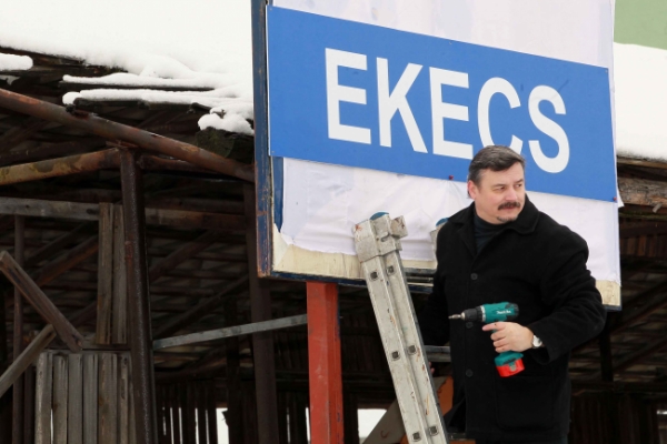 Az MKP magyar vasúti helységnévtáblát tett ki Ekecsen